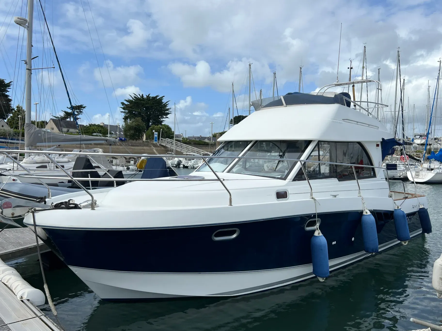 BENETEAU ANTARES 9.80 2008 - 85 000€ | Yachts in Europe | Yachts in Europe